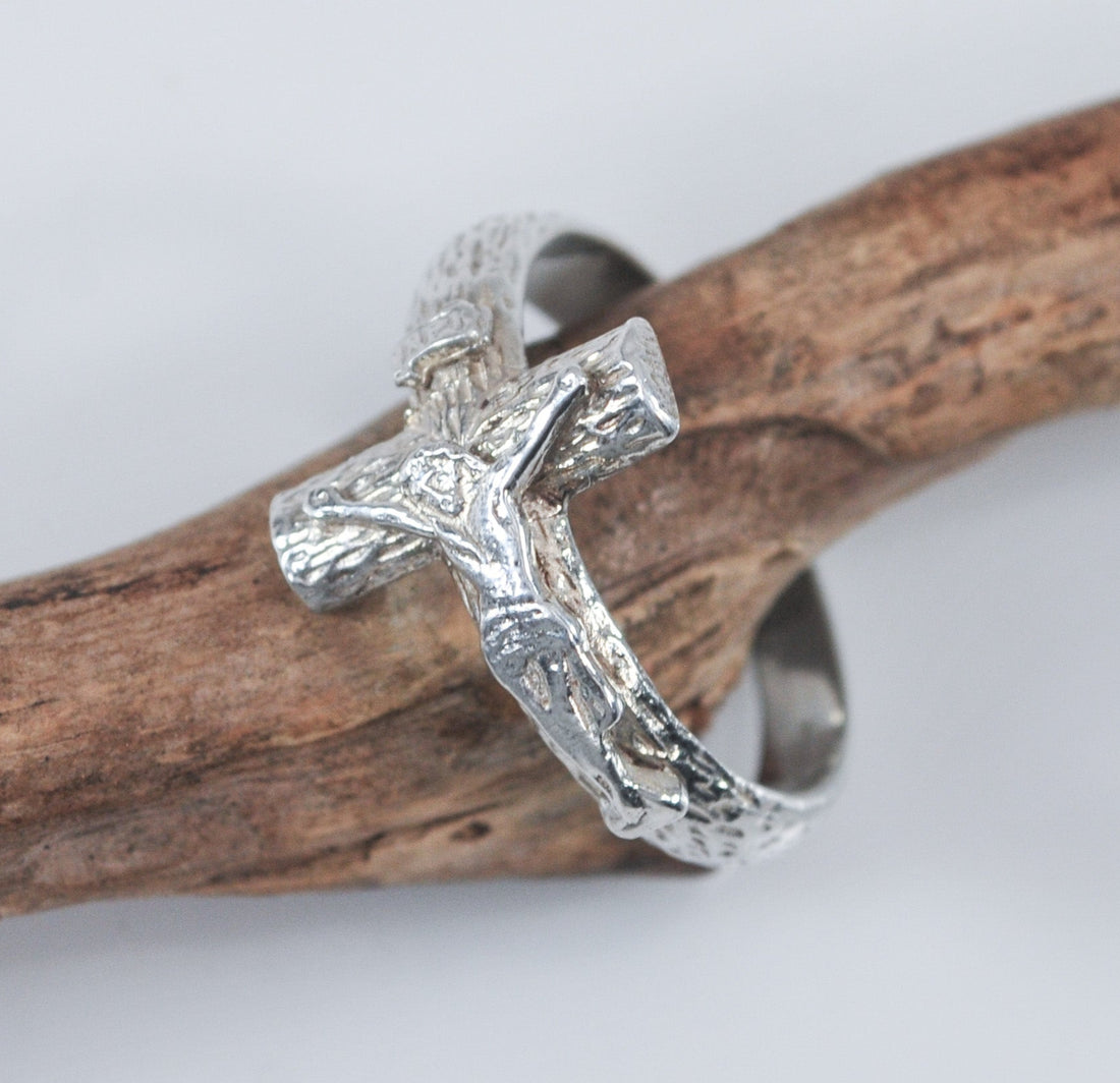 Sterling Silver Crucifix Ring – Silver Vintage Jewelry