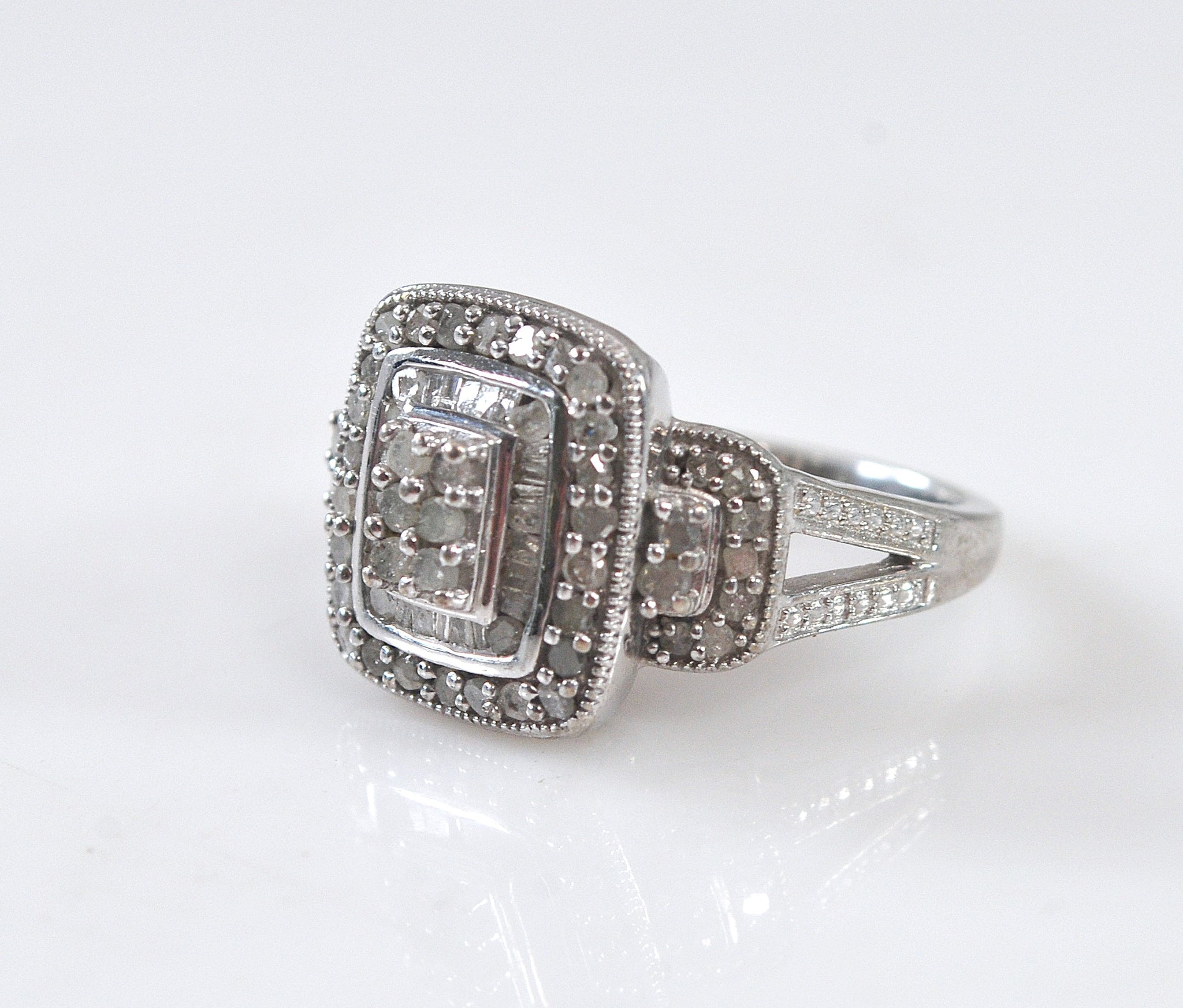 Sterling Silver Genuine Diamond Ring – silvervintagejewelry